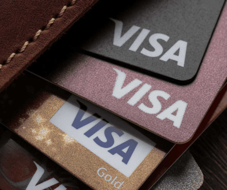 Thẻ visa credit là gì? Phân biệt với Visa Debit và Visa Prepaid